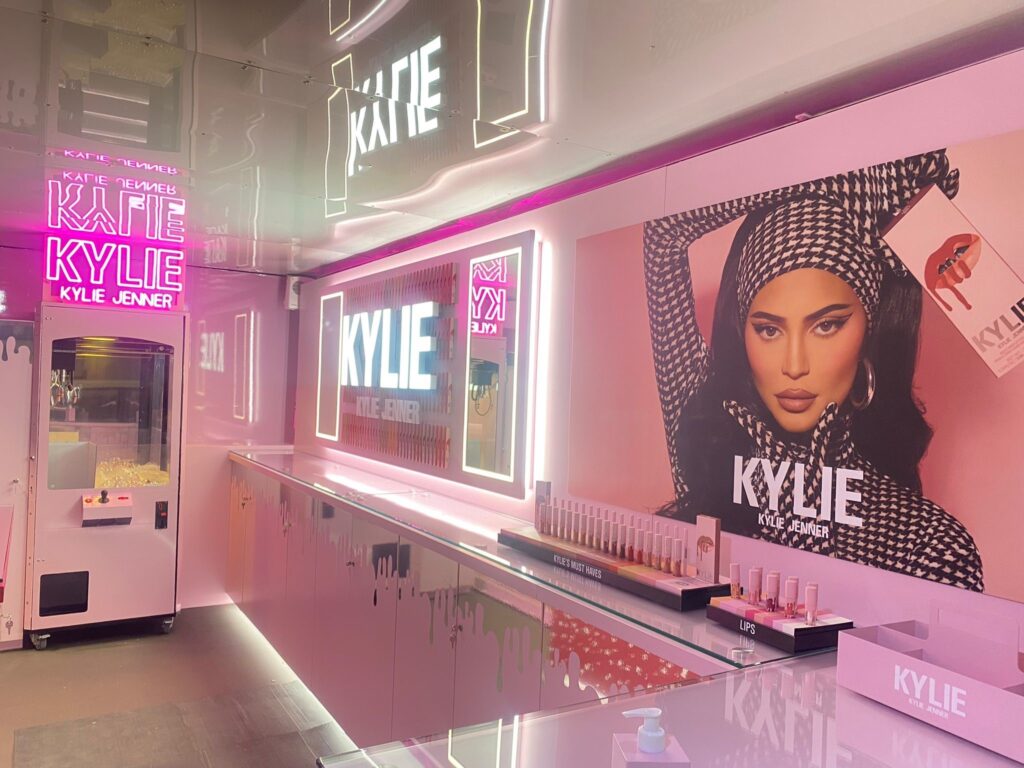 Elonex Experiential – Bringing you the latest in digital screen technology